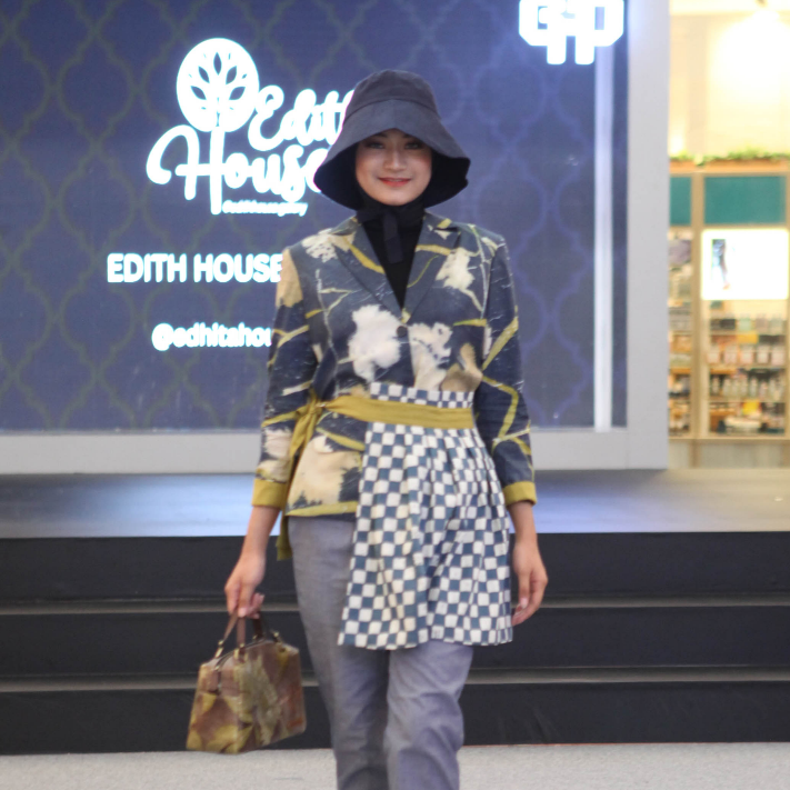 Blazer Edith House - Rumah Digital UMKM